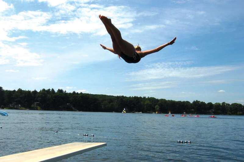 Que signifie "Swan dive off the cliff" ? - Question Anglais (USA ...