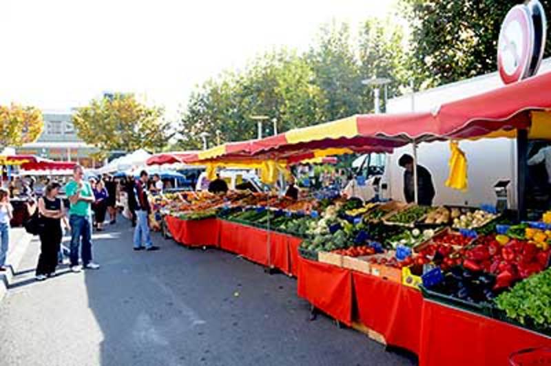Quelle est la différence entre une épicerie et une marché/supermarche ...