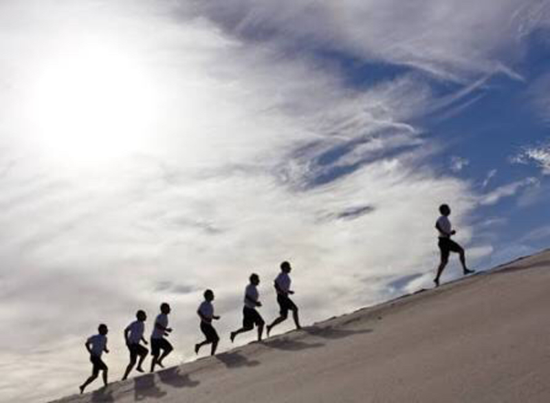 "stay ahead of something" có nghĩa là gì? - Câu hỏi về Tiếng Anh (Mỹ ...