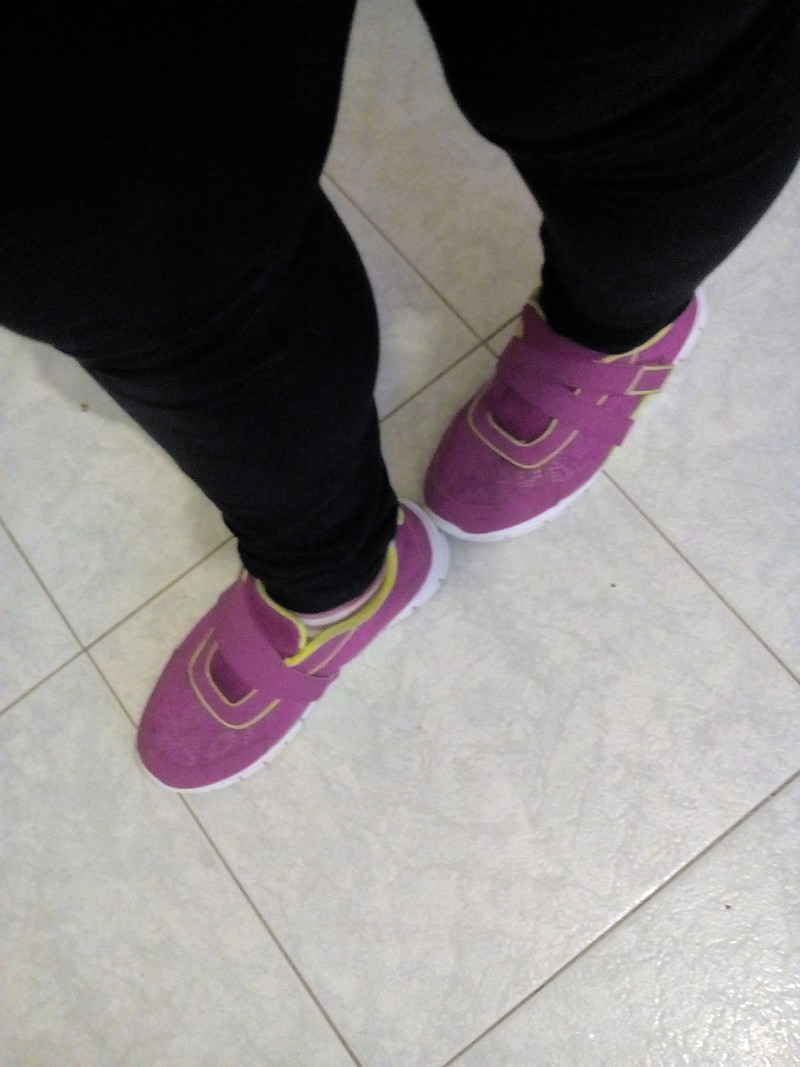 Please show me example sentences with ""delante de" and "al frente de ...