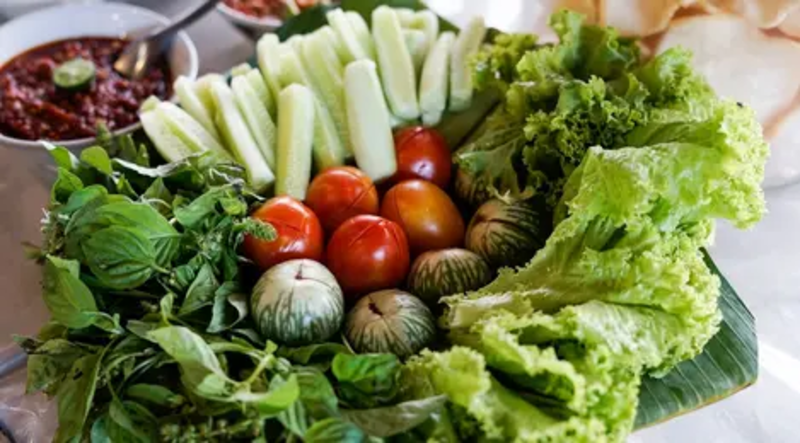 What is the meaning of "lalapan"? - Question about Indonesian | HiNative