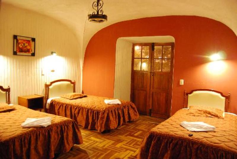 🆚What is the difference between "hotel" and "hostal" ? "hotel" vs ...