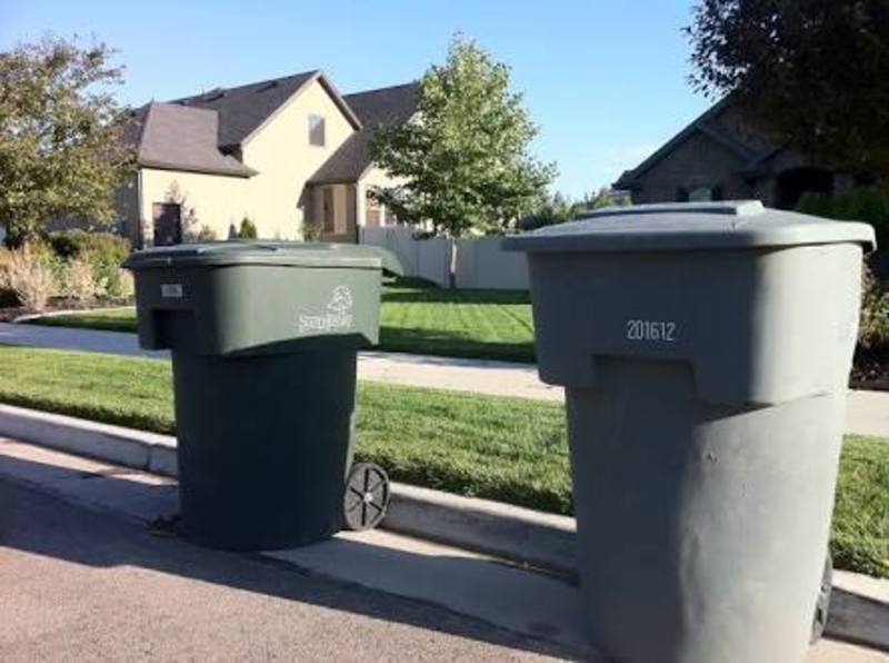 "curbside " có nghĩa là gì? - Câu hỏi về Tiếng Anh (Mỹ) | HiNative