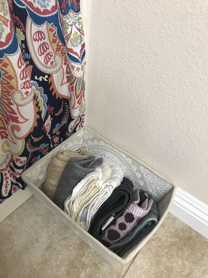 🆚What is the difference between "at the corner " and "on the corner ...