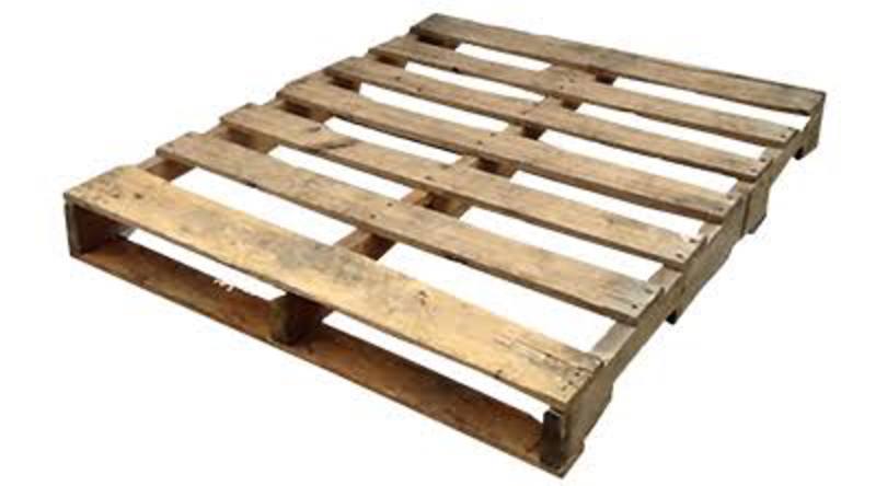 What is the meaning of "estar parado sobre la tarima"? - Question about ...