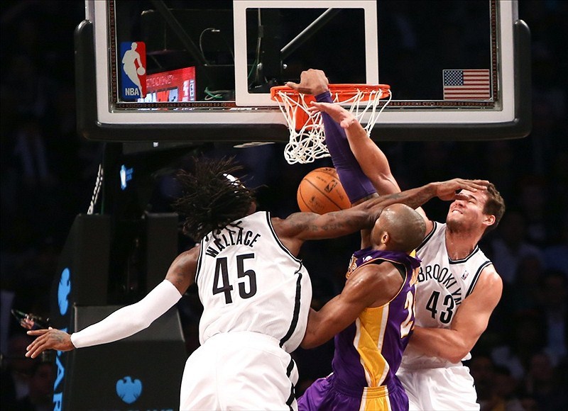 What is the meaning of "getttt dunked onn "? - Question about English ...