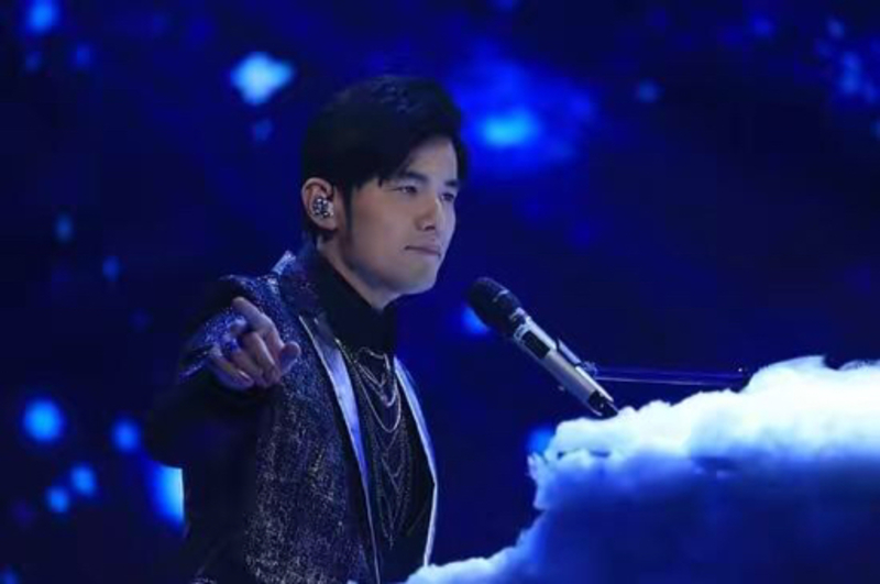 Who are the most famous female/male singers in China? | HiNative