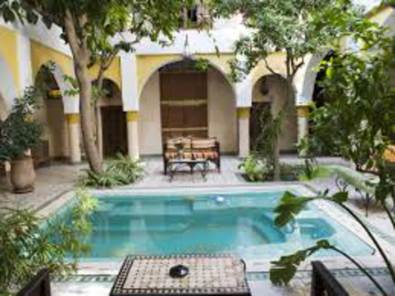 "Courtyard" có nghĩa là gì? - Câu hỏi về Tiếng Anh (Mỹ) | HiNative