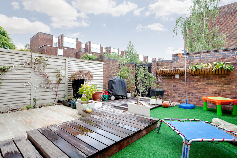 "Courtyard" có nghĩa là gì? - Câu hỏi về Tiếng Anh (Mỹ) | HiNative